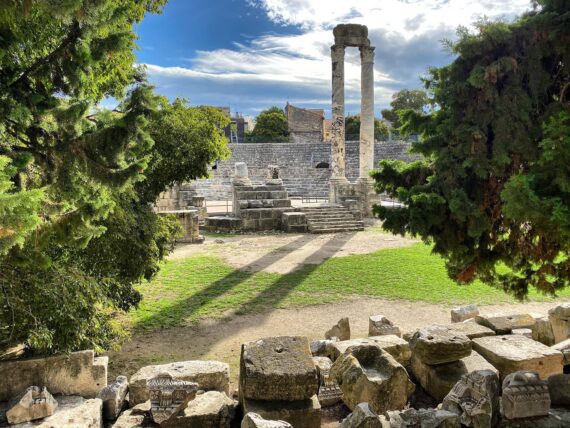 N°1 Arles Amphitheater - Provence and French Riviera Tour Guide